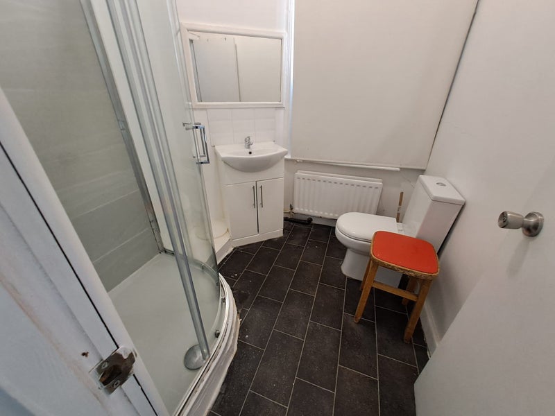 '1 Large Double Room Available at NW11' Room to Rent from SpareRoom