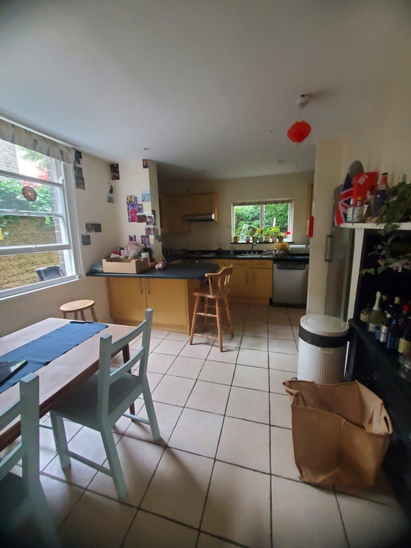 'Short Let Double Room at Parkside' Room to Rent from SpareRoom