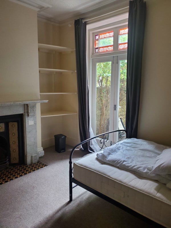 'Short Let Double Room at Parkside' Room to Rent from SpareRoom