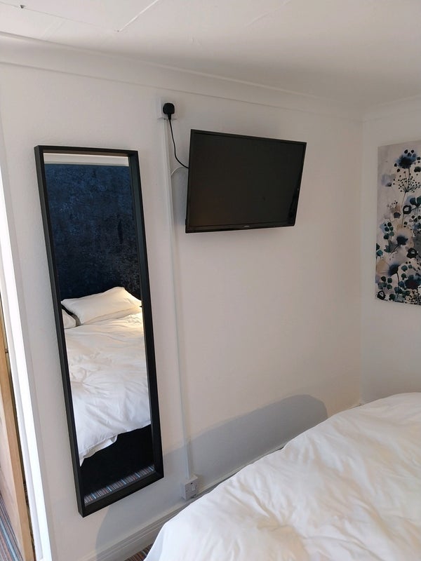 'Ensuite Room with private access ' Room to Rent from SpareRoom