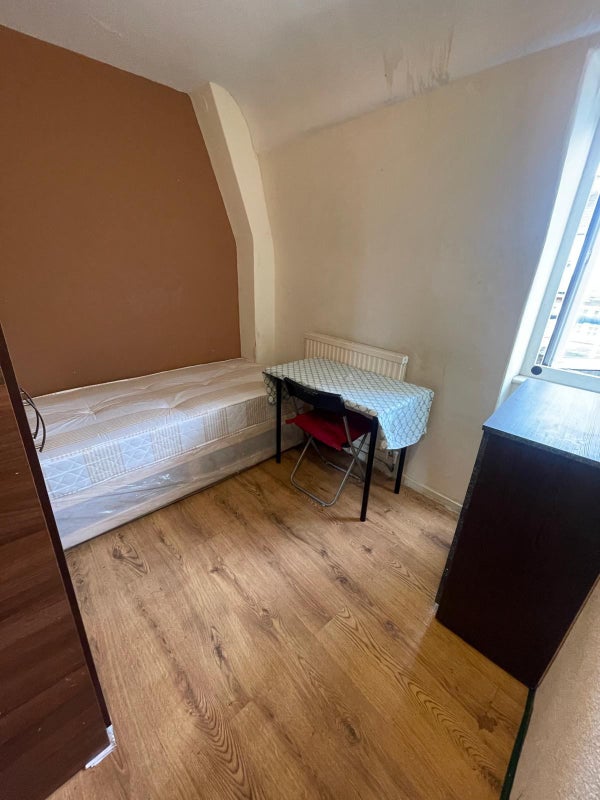 'Cheap Single Rooms @ Shadwell/aldgate /Whitechapel' Room to Rent from SpareRoom