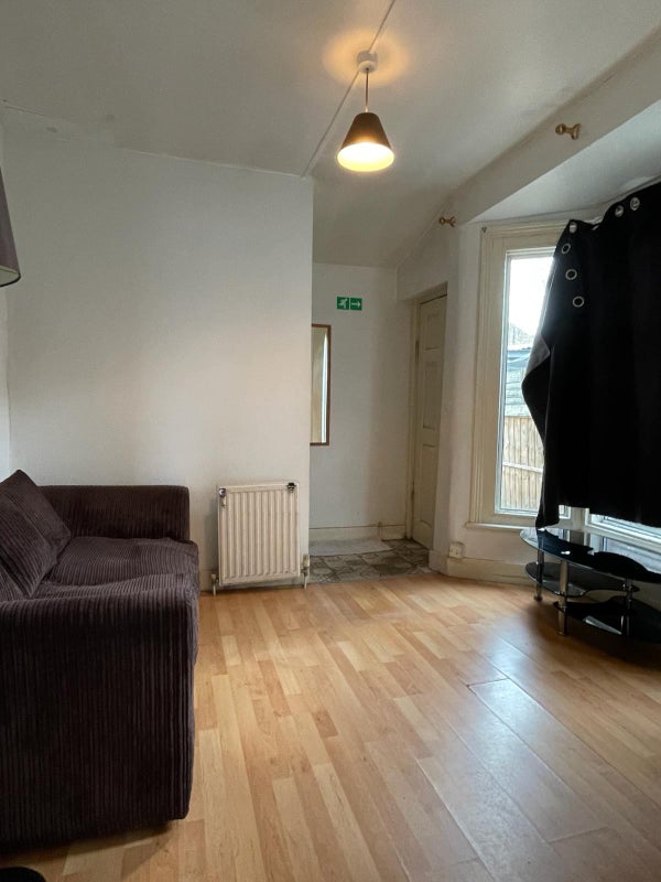 'Large Double room available' Room to Rent from SpareRoom