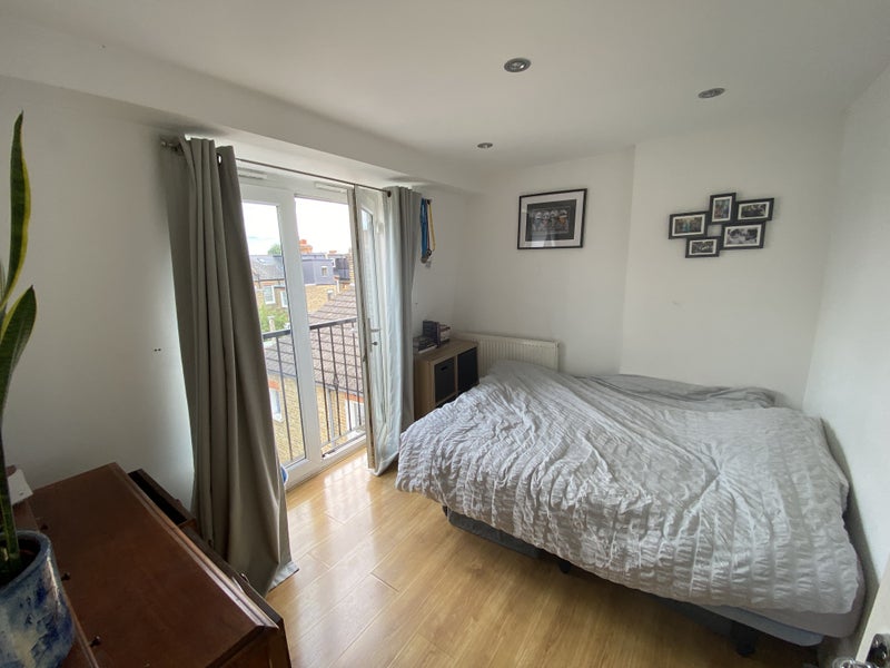 '2 Top Floor Rooms for friends or Family ' Room to Rent from SpareRoom