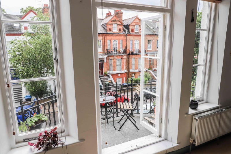 '2 Double bedroom maisonette with balcony' Room to Rent from SpareRoom