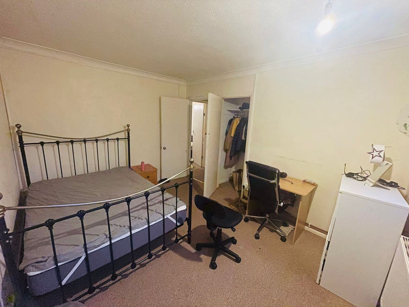 'Looking tenant ' Room to Rent from SpareRoom