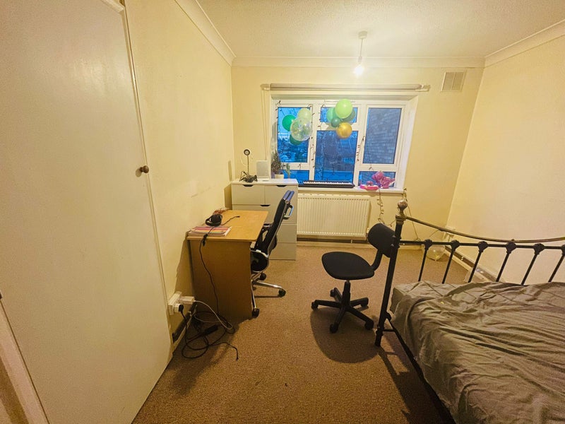 'Looking tenant ' Room to Rent from SpareRoom
