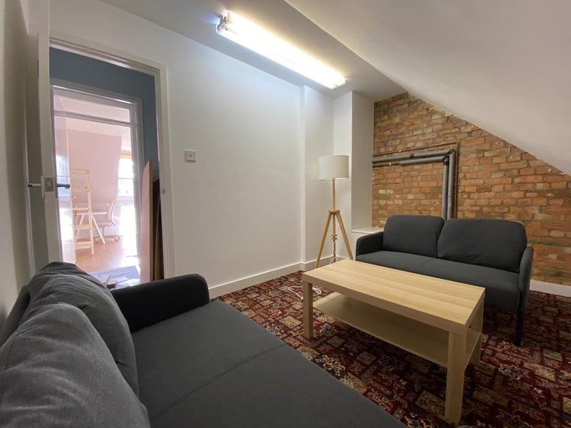 'Large room in Clapham Junction!!' Room to Rent from SpareRoom