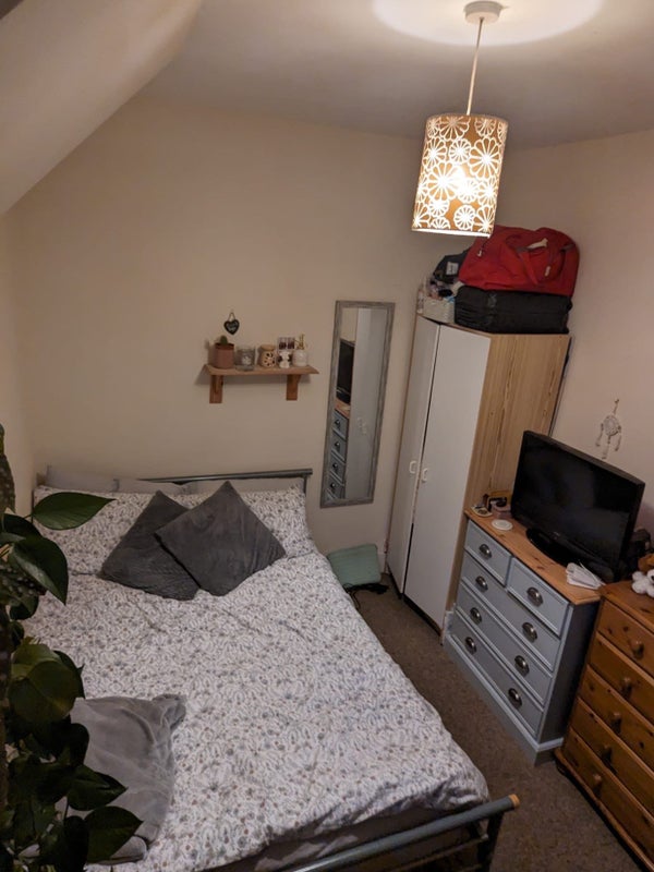 '3 friendly housemates wanted! ' Room to Rent from SpareRoom