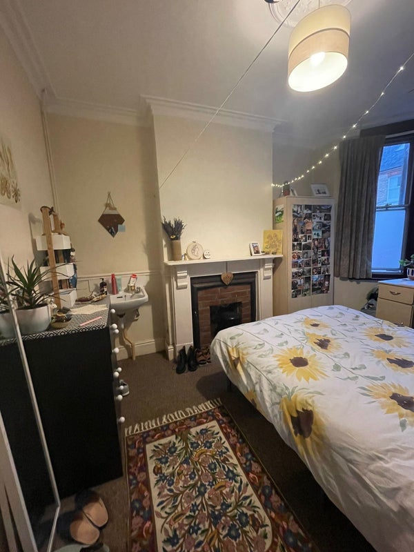 '3 friendly housemates wanted! ' Room to Rent from SpareRoom
