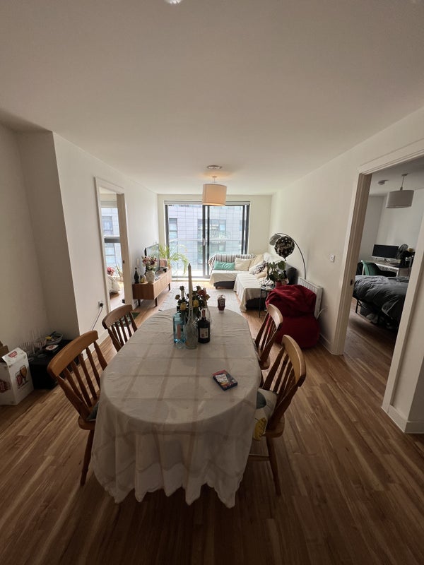 “One room available (en-suite)” from SPARE ROOM.co.uk
