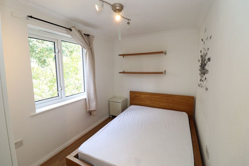 'Amazing double room in Poplar!' Room to Rent from SpareRoom