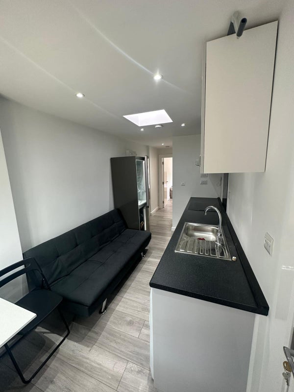 '🌟 Charming Large Studio Flat in Edgware 🌟' Room to Rent from SpareRoom