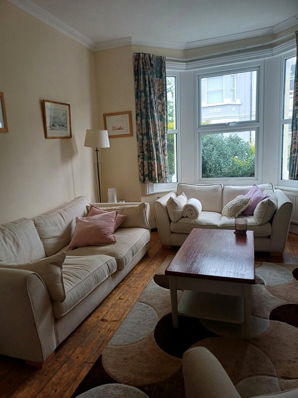 'Lovely Room with en suite in Hammersmith ' Room to Rent from SpareRoom