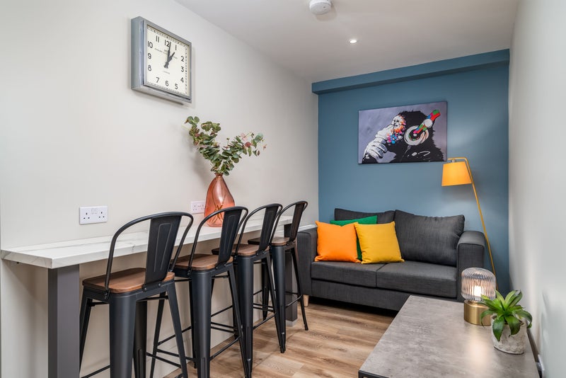 ' Luxury Living Stylish Near Churchill and NOC ' Room to Rent from ...