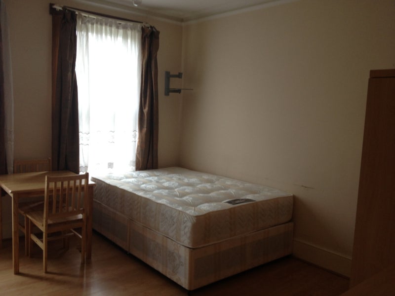 'Large Studio Flat in Clapton Including All Bills' Room to Rent from ...