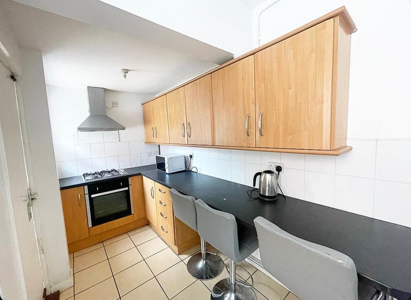 ' Large Newly Painted Room Close to Town!' Room to Rent from SpareRoom