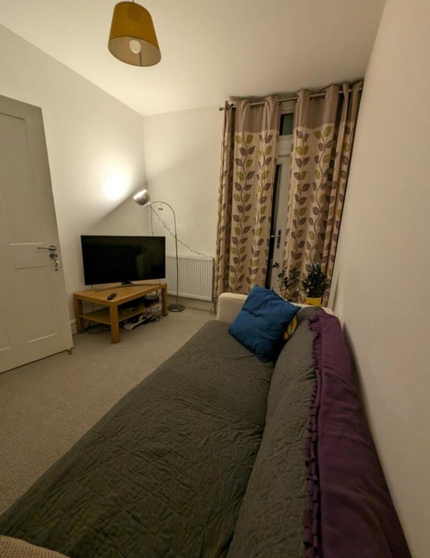 'Double Room in West Ealing with Office Room Access' Room to Rent from ...