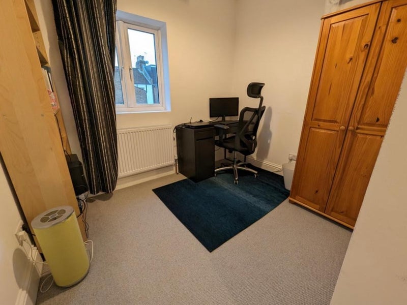 'Double Room in West Ealing with Office Room Access' Room to Rent from ...