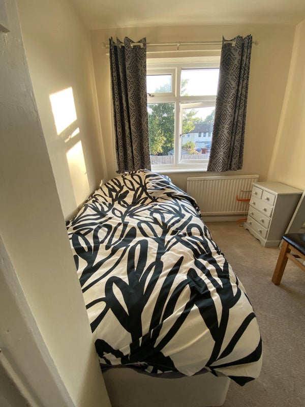 '2 rooms to let in 4 bed house - Landlady lives in.' Room to Rent from ...