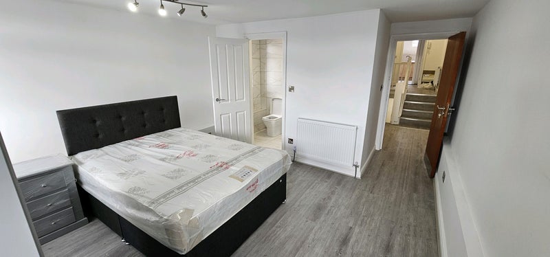 '2 bed En suite, Bills Inc, new,near transport, cit' Room to Rent from ...