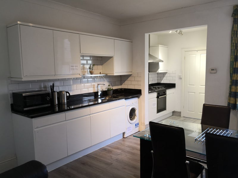 'Dbl Room Avail Now! / All Bills Included / S2' Room to Rent from SpareRoom