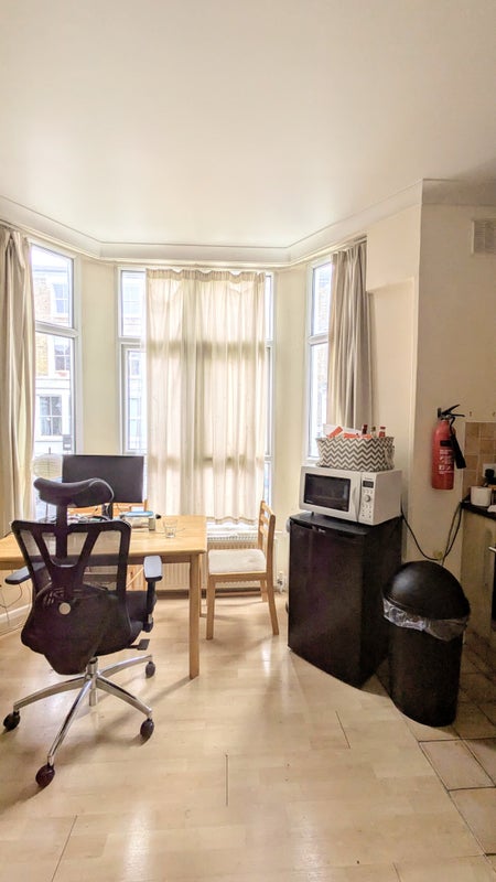 '1 Bed Flat for couple / single occupancy' Room to Rent from SpareRoom