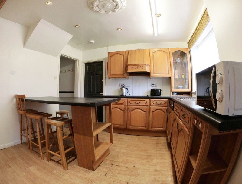 'Modern Single Room in City: Perfect for one person' Room to Rent from ...