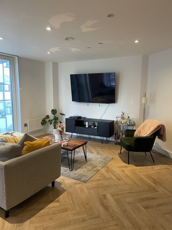 'Double en-suite room in Greengate' Room to Rent from SpareRoom