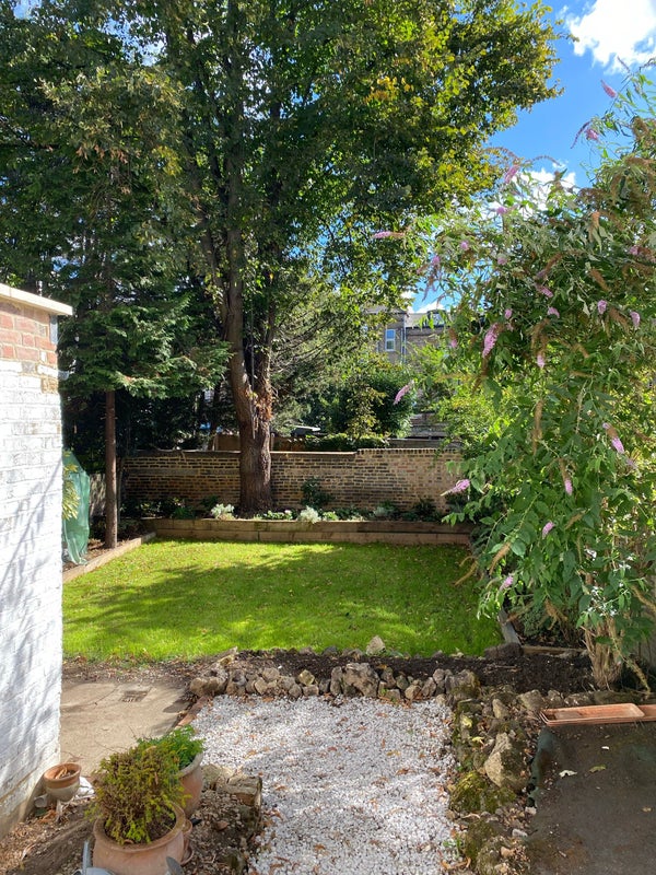 'Large, 2 bed garden flat in N17 (some bills incl)' Room to Rent from ...