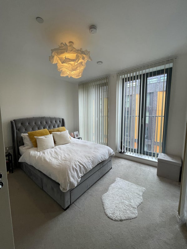'Spacious En-Suite Room in Nine Elms with GYM' Room to Rent from SpareRoom