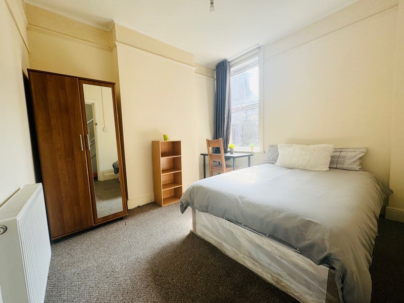 '2 Rooms Available' Room to Rent from SpareRoom