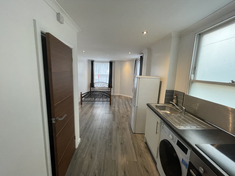 'Self contained studio flat!' Room to Rent from SpareRoom