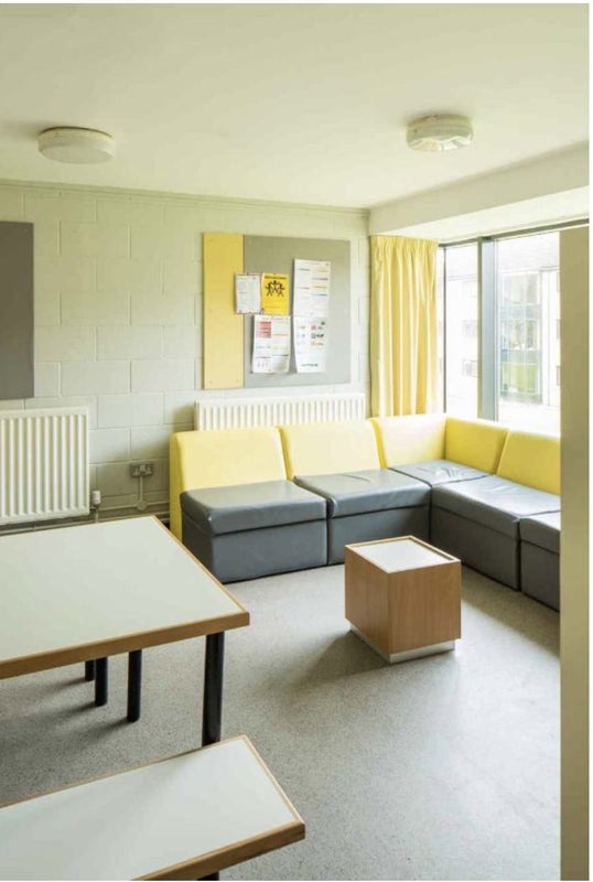 'Queens University Elms BT9 En-suite Room' Room to Rent from SpareRoom