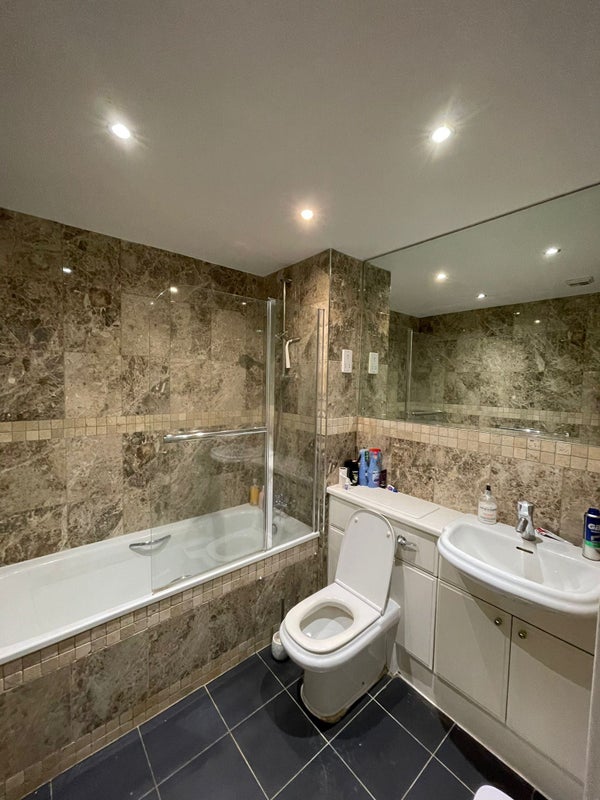 'Bright Double in 3Bed Flat in Pontoon Dock' Room to Rent from SpareRoom