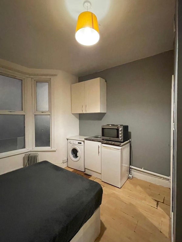 'Self contained room with small kitchen.' Room to Rent from SpareRoom