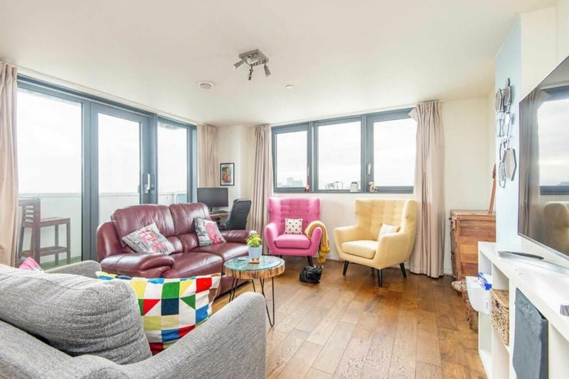 'Sky Apartment Views Over The Canal E9 5FA' Room to Rent from SpareRoom