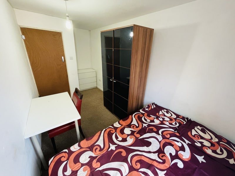 'Beautiful Double Room @ London Bridge' Room to Rent from SpareRoom