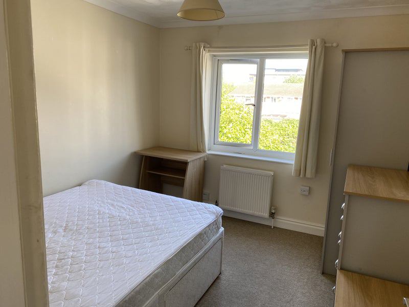 'Spare Room Available in Friendly Exeter Quay House' Room to Rent from ...