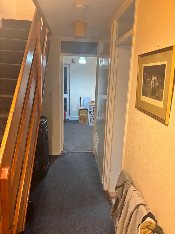 'Lovely rooms available in spacious clean house ' Room to Rent from ...