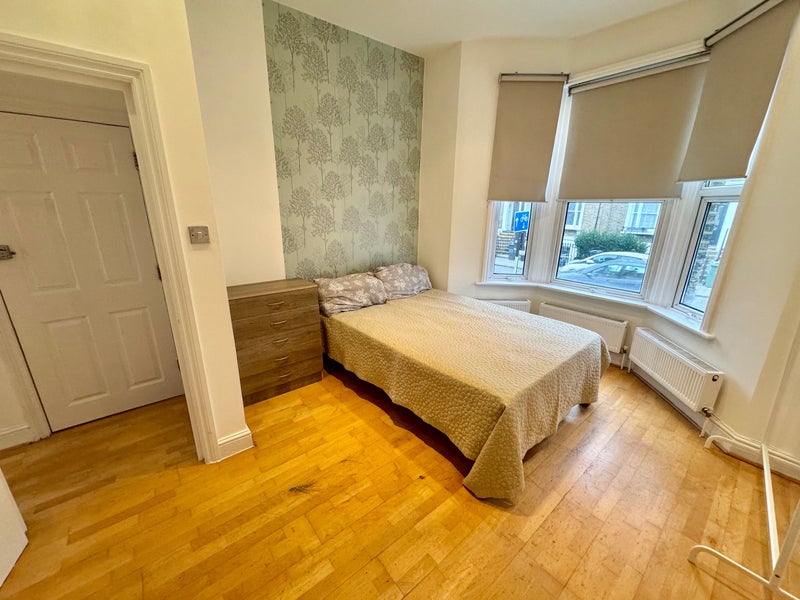'4x Stunning Rooms | Brixton | 3 min from 🚇' Room to Rent from SpareRoom