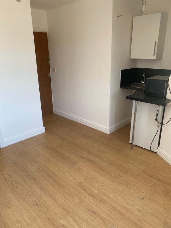 'Single Ensuite Studio' Room to Rent from SpareRoom