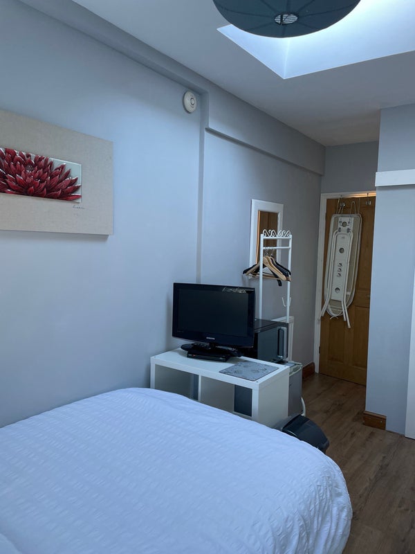 'Self Contained En-Suite Cosy Room ' Room to Rent from SpareRoom
