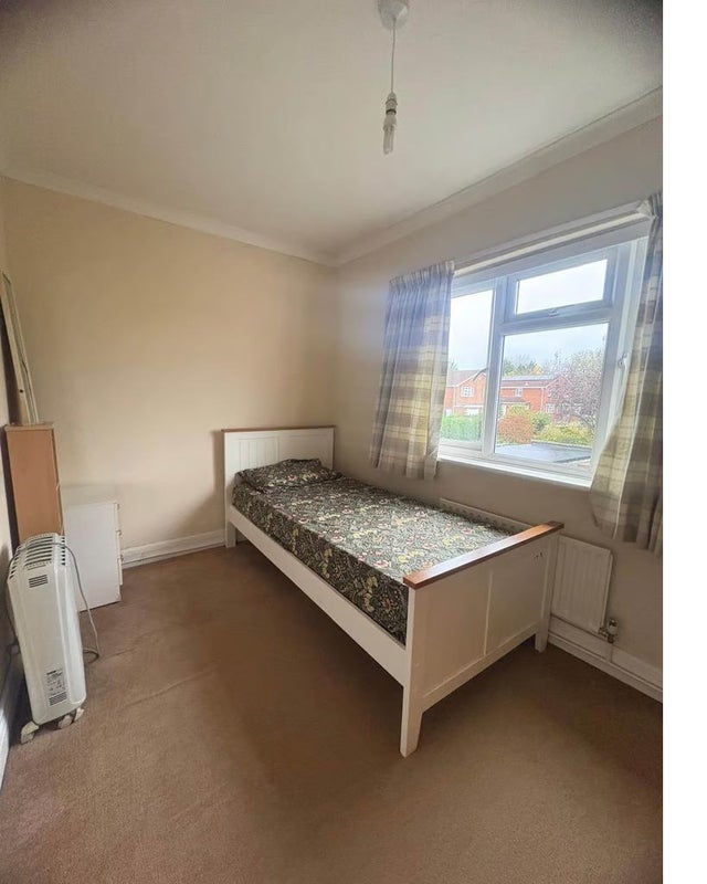 'A single room in a shared house available in CR0' Room to Rent from ...