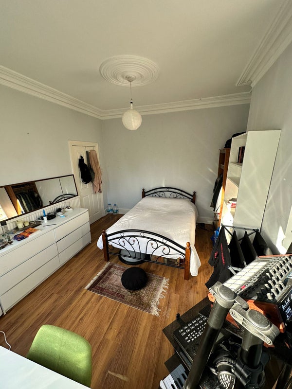 'Large Double Room In Creative Home For Couples' Room to Rent from ...