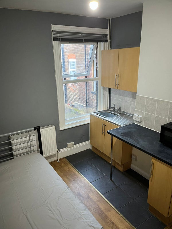 'Room to Rent in HMO' Room to Rent from SpareRoom