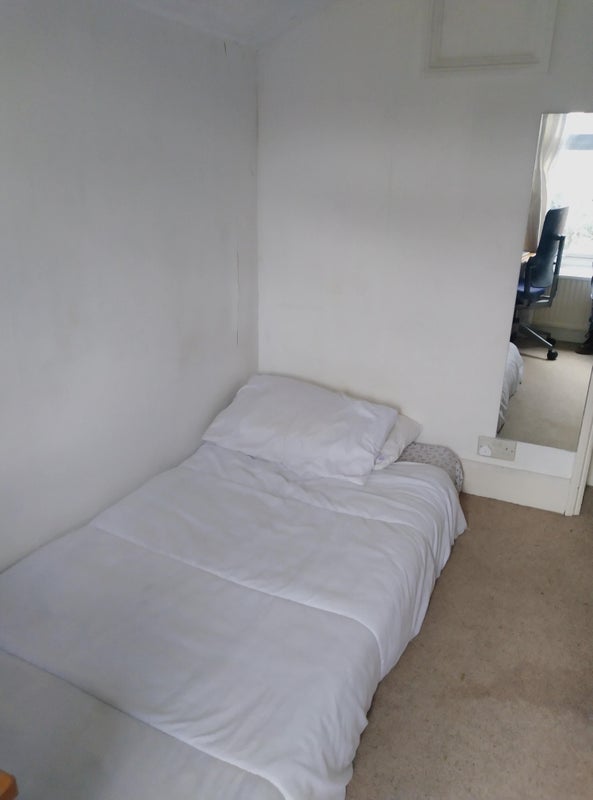 'Short-term room for Jan' Room to Rent from SpareRoom