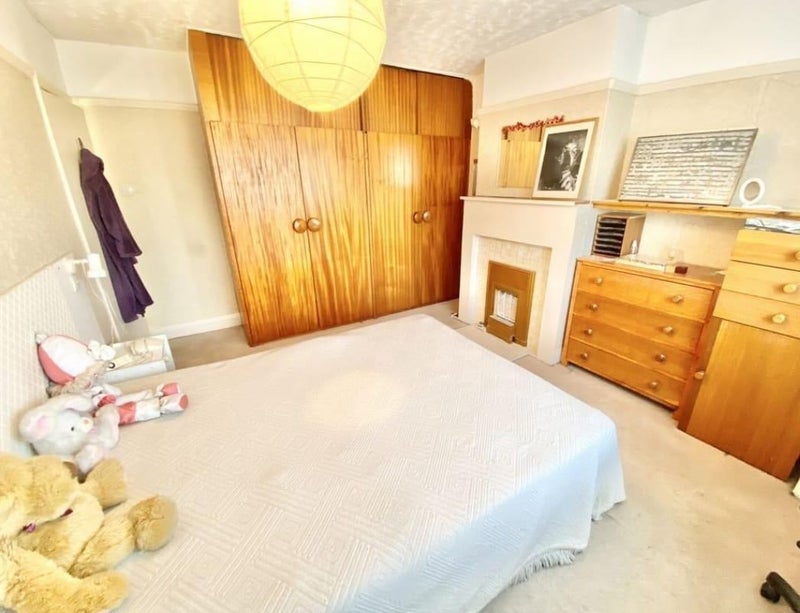 'Fully Furnished Massive Room In A Detached House ' Room to Rent from ...