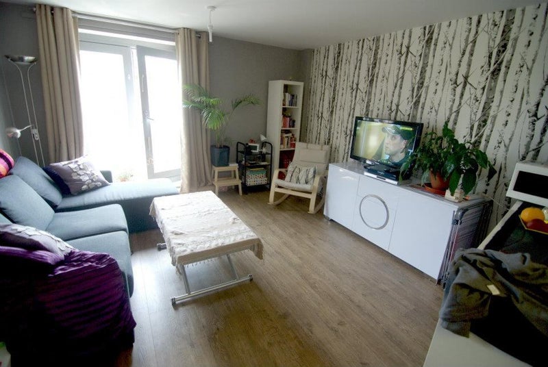 'One big bedroom in bright modern flat - Limehouse' Room to Rent from ...