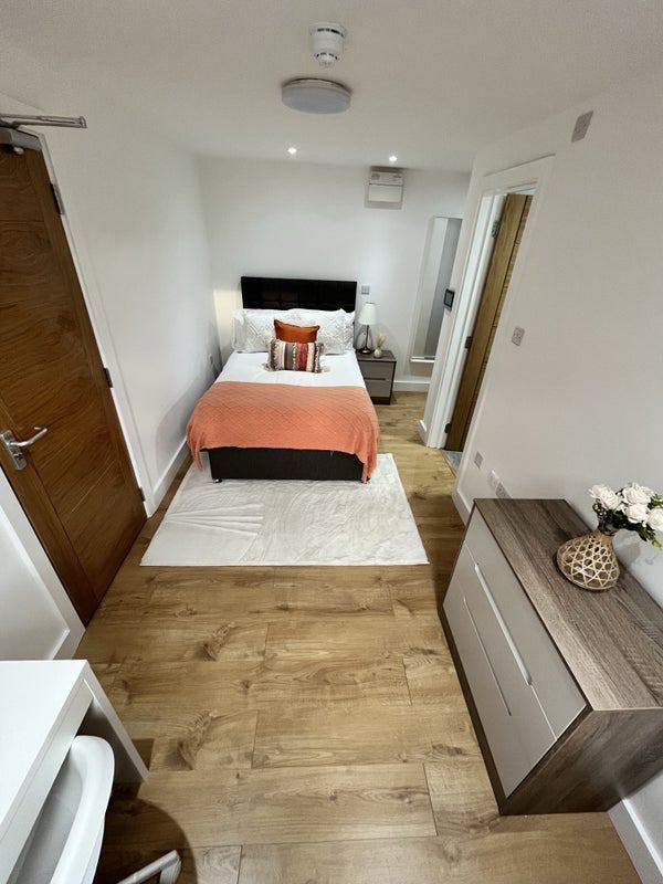 'Luxurious Double Room Ensuite In Stunning Complex' Room to Rent from ...