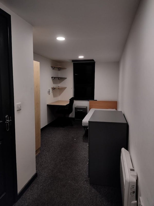 'Central Place Student Roost - En-Suite accomodatio' Room to Rent from ...